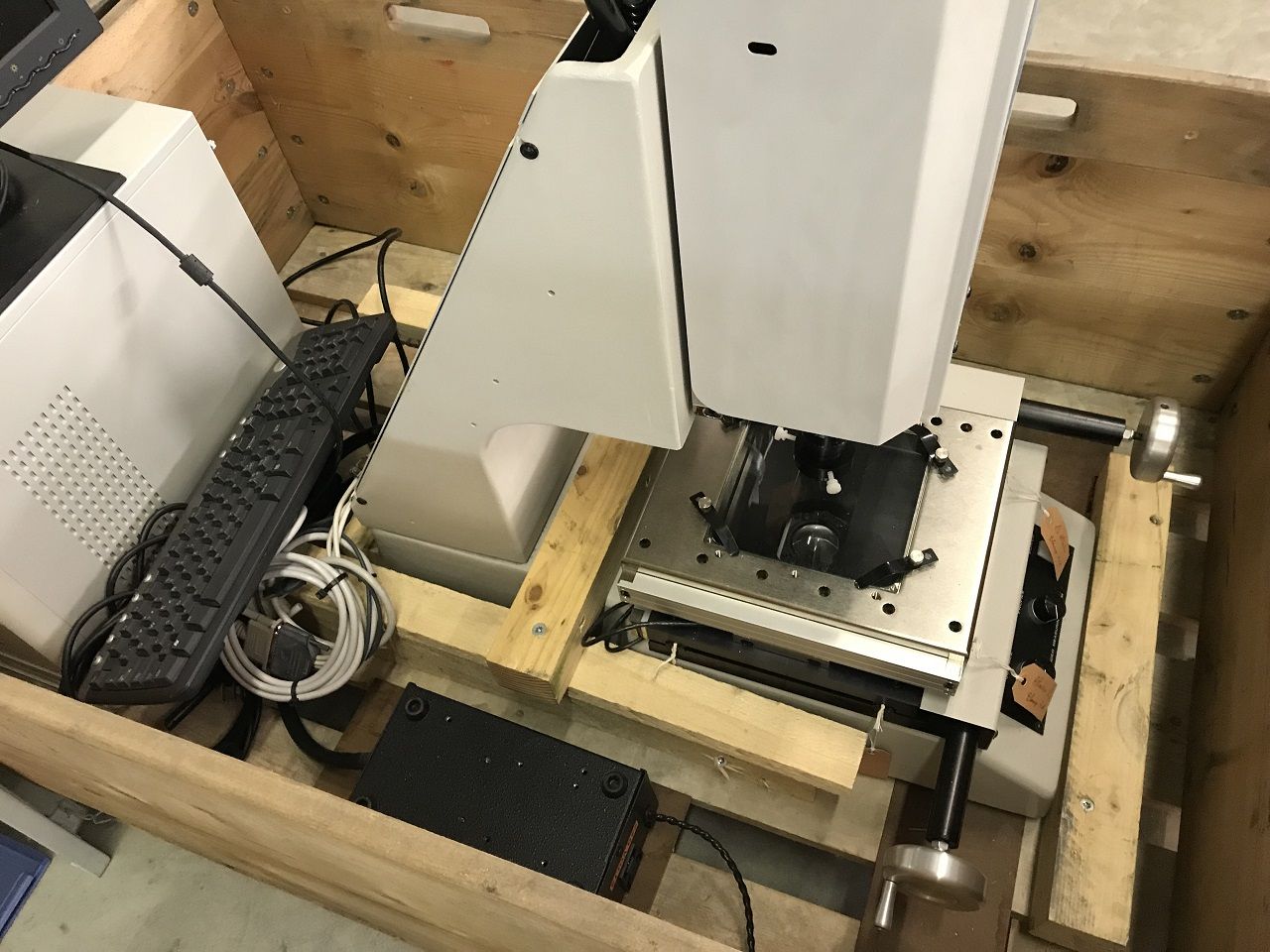 MICROSCOPE DE MESURE MICRO-VU TYPE VECTOR – Scemama